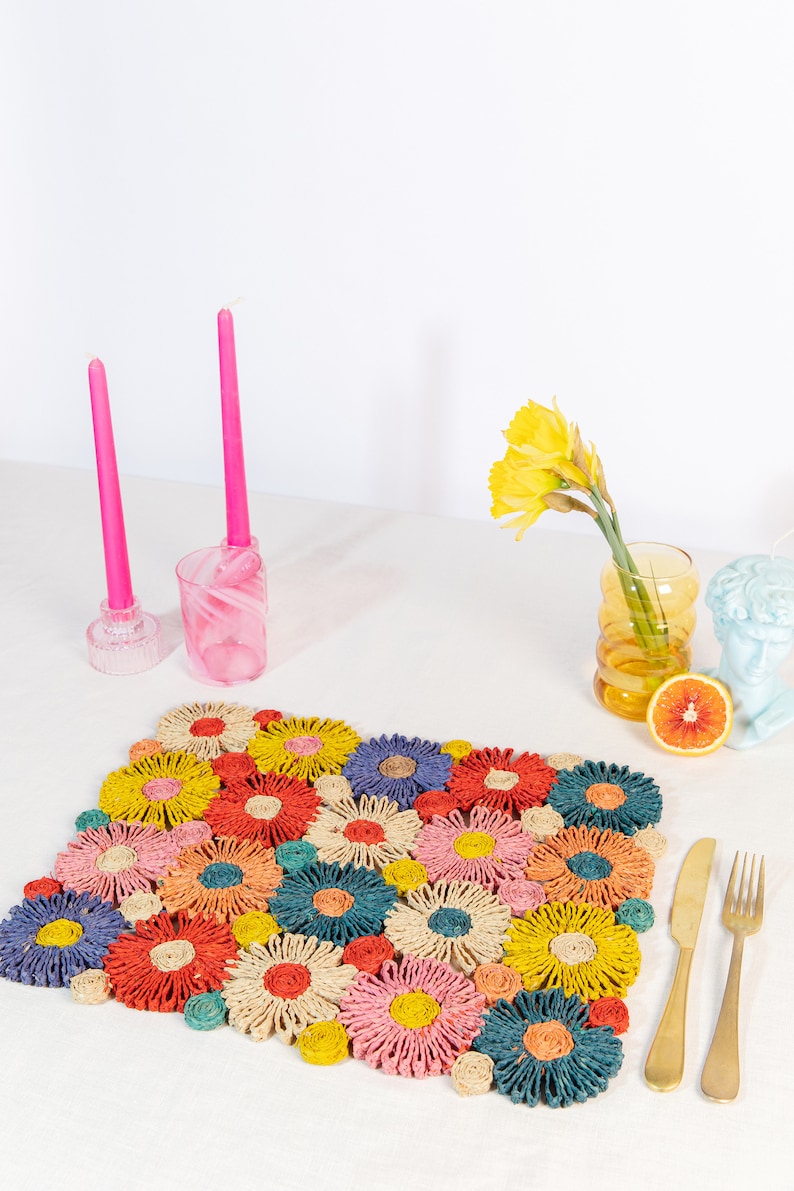 Fleur Raffia placemat, Multicolor Flowers woven tabletop – Payton James